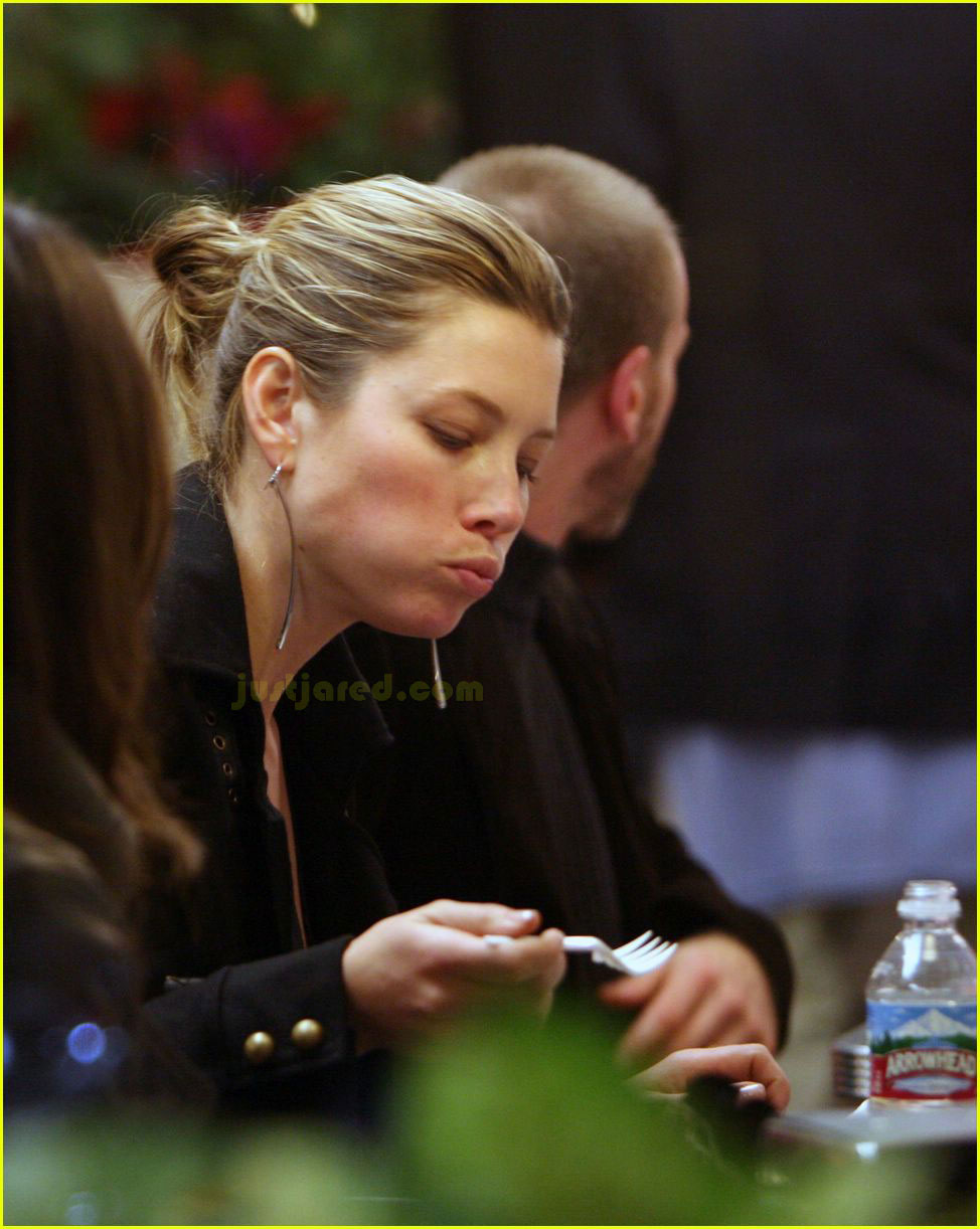 Ryan Reynolds & Jessica Biel: New Couple?: Photo 2417068 | Jessica Biel, Ryan Reynolds Photos ...