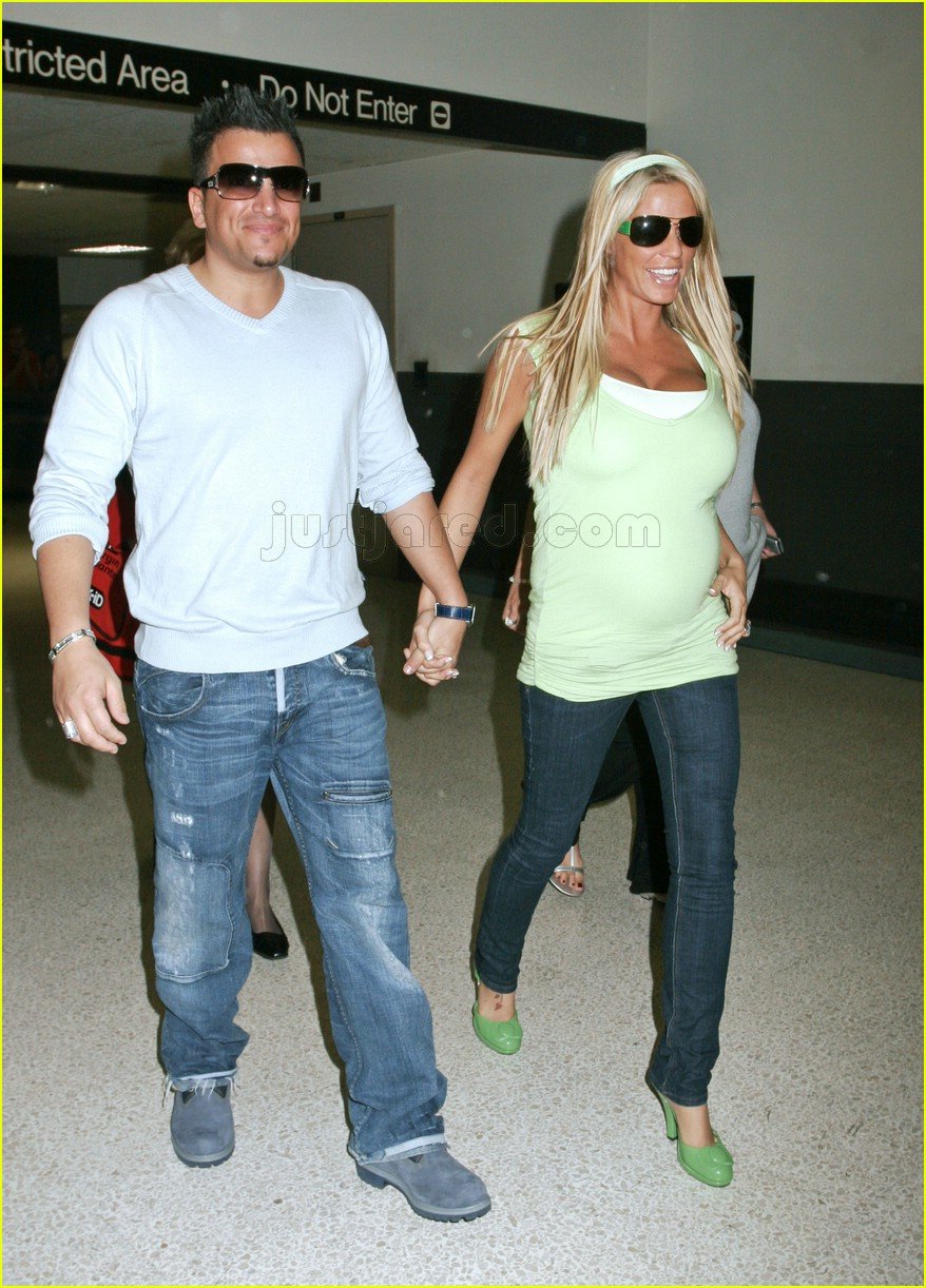 The British Invasion Continues: Photo 92261 | Airport, Jordan, Katie ...