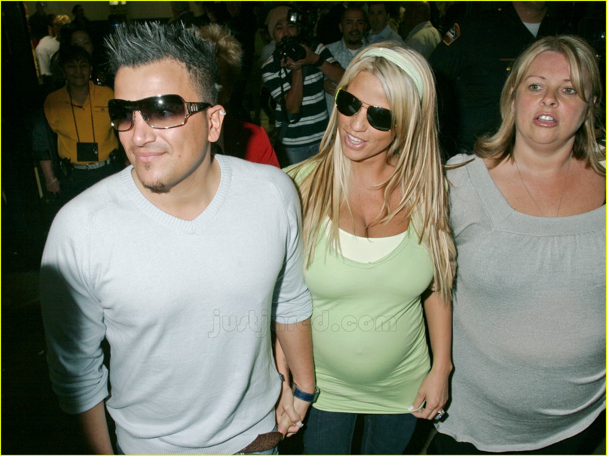 The British Invasion Continues: Photo 92271 | Airport, Jordan, Katie ...