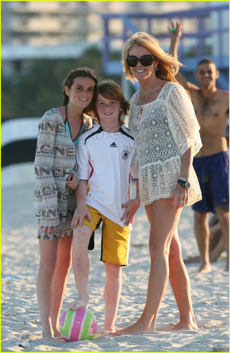 Lohan Family Vacation... Without Lindsay: Photo 96871 | Aliana Lohan, Cody Lohan, Dina Lohan ...