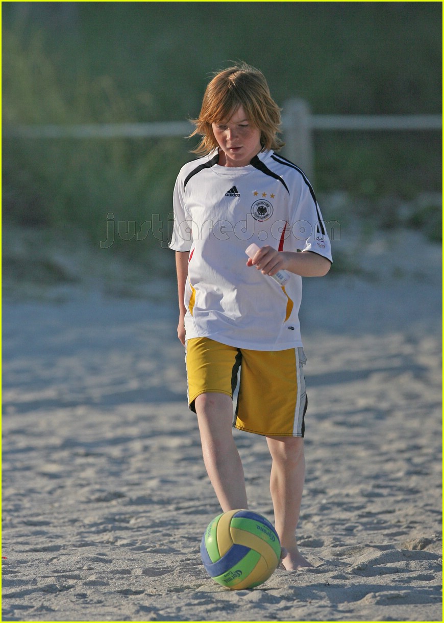 Lohan Family Vacation... Without Lindsay: Photo 96931 | Aliana Lohan, Cody Lohan, Dina Lohan ...