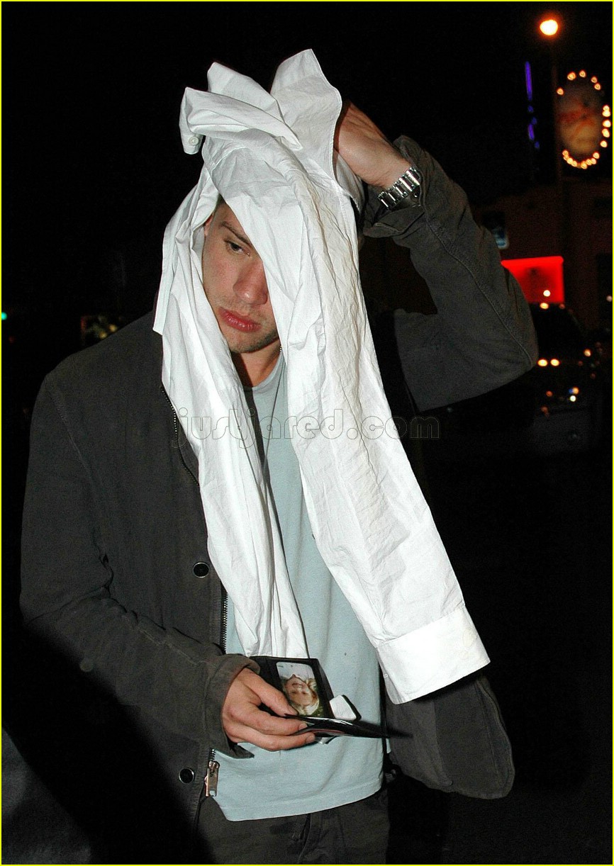 Photo: ryan phillippe covering face 01 | Photo 117431 | Just Jared ...