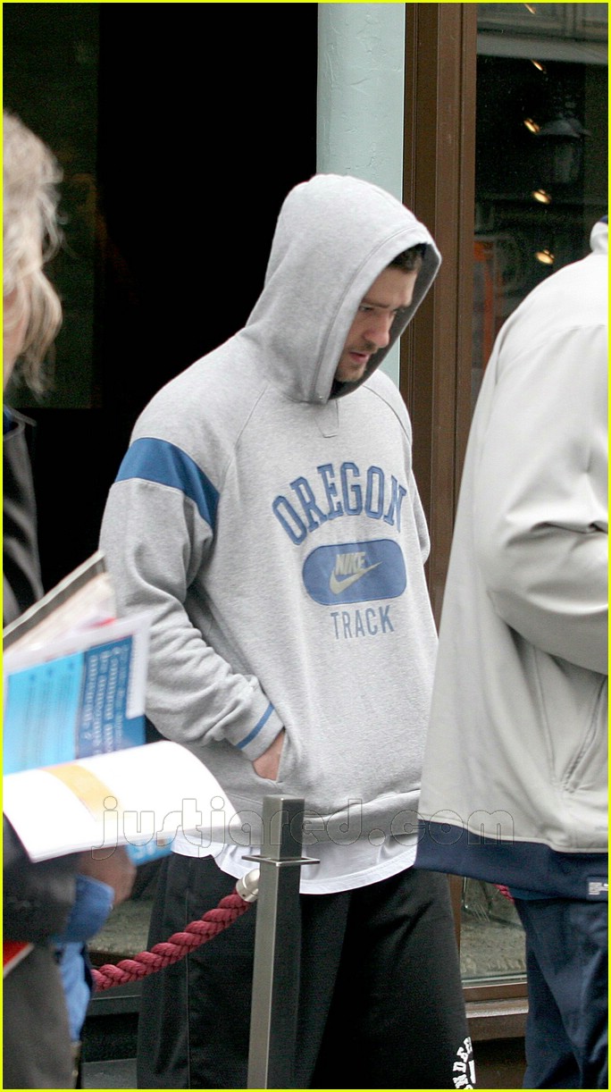 Justin Timberlake Does Push-Ups in Paris: Photo 185321 | Jessica Biel ...