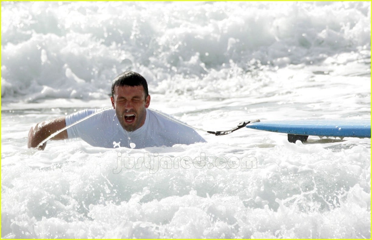 Affleck, Damon Hit the Surf: Photo 447401 | Ben Affleck, Matt Damon ...