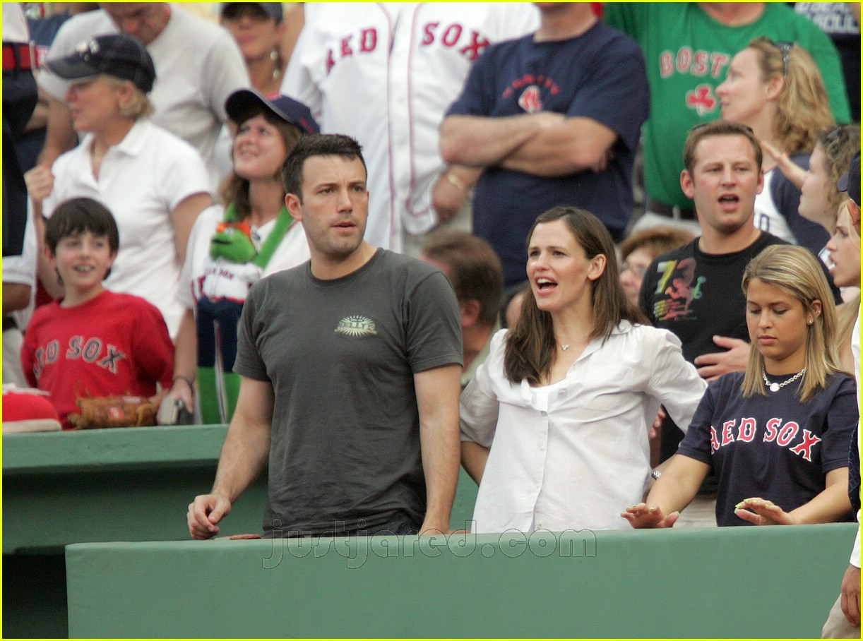 Seventh Inning Stretch for Affleck and Garner: Photo 417141 | Photos ...