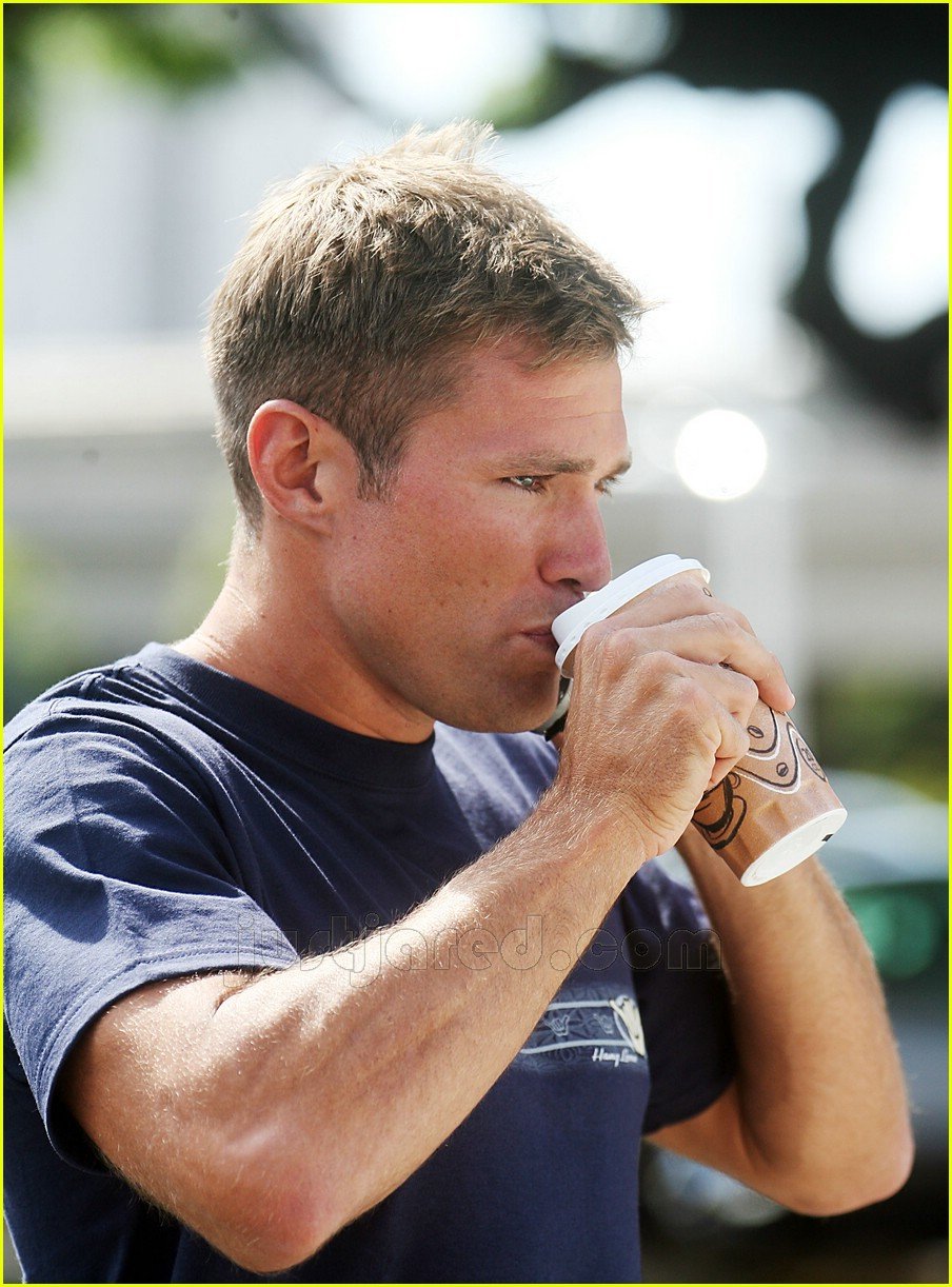 Andy Baldwin Grabs 'n' Go: Photo 452391 | Photos | Just Jared ...