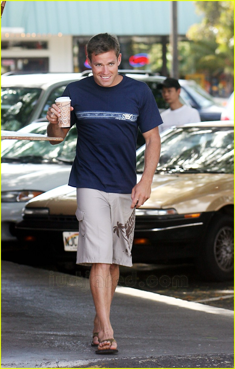 Andy Baldwin Grabs 'n' Go: Photo 452411 | Photos | Just Jared ...