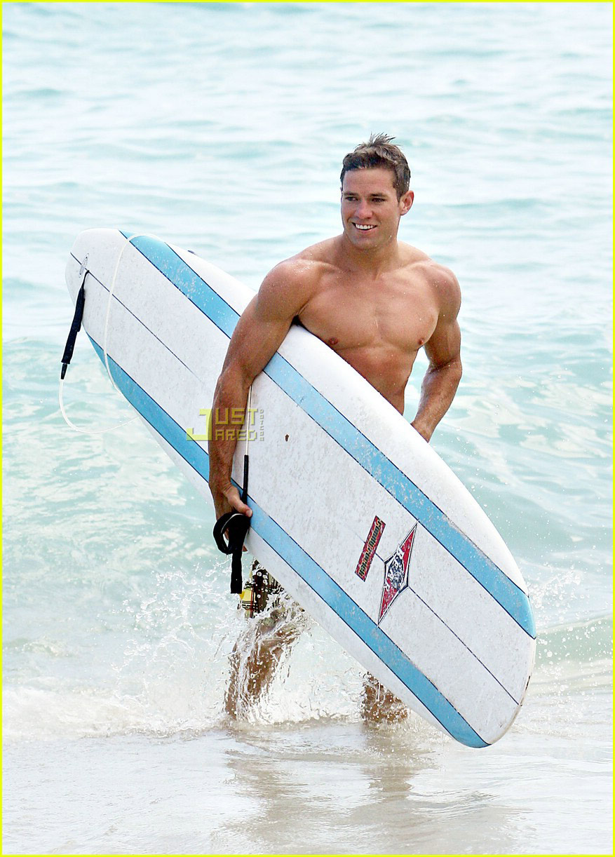 Andy Baldwin Rides Wild Surf: Photo 434381 | Andy Baldwin, Shirtless ...