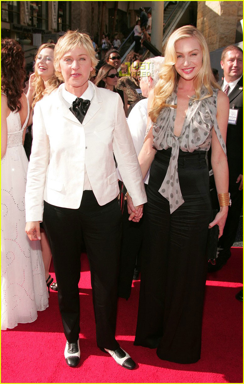 Ellen Degeneres Wins 'Outstanding Talk Show': Photo 442931 | Photos ...