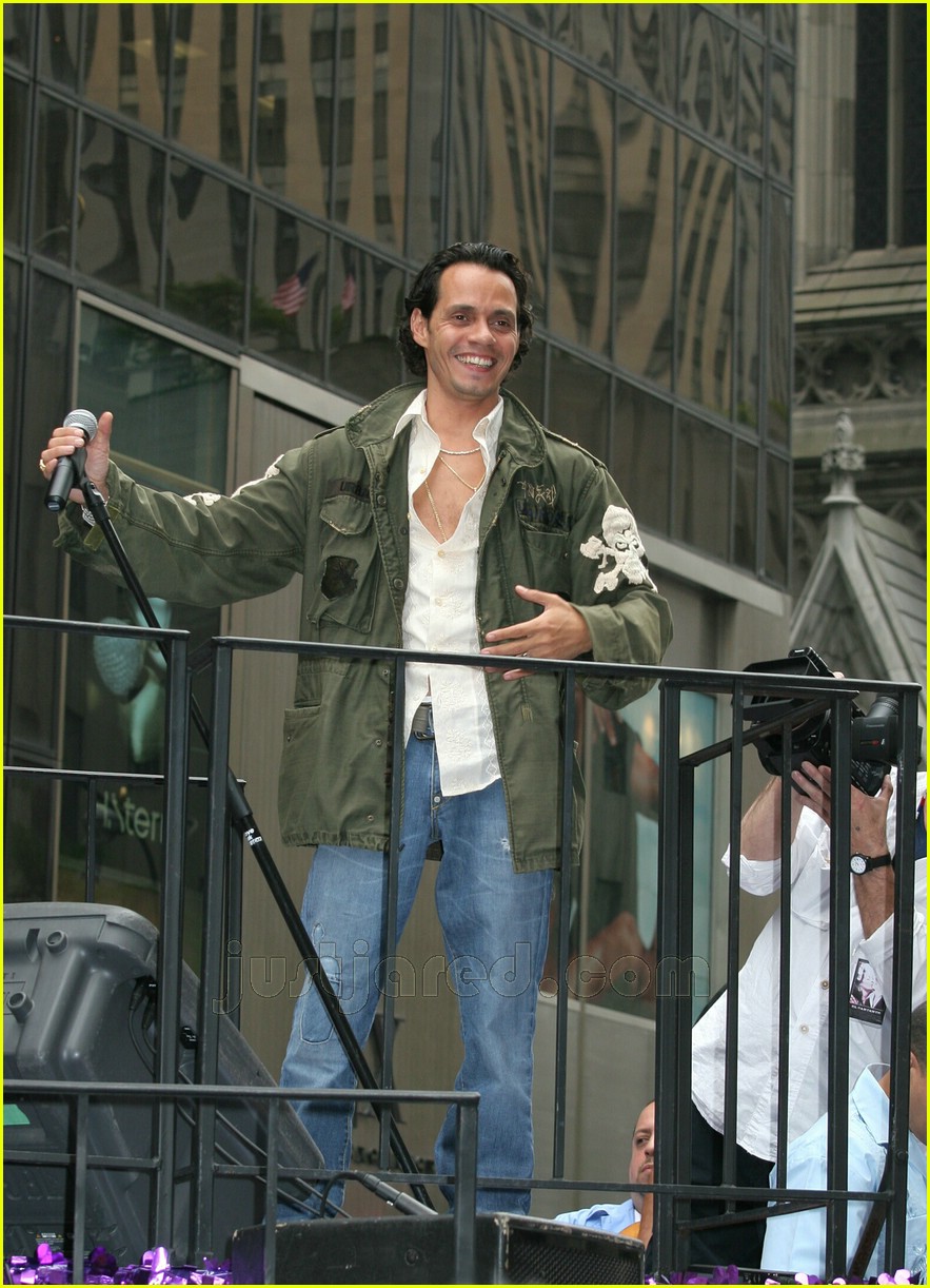 Jennifer Lopez Shows Off Some Puerto Rican Pride: Photo 431301 | Photos ...