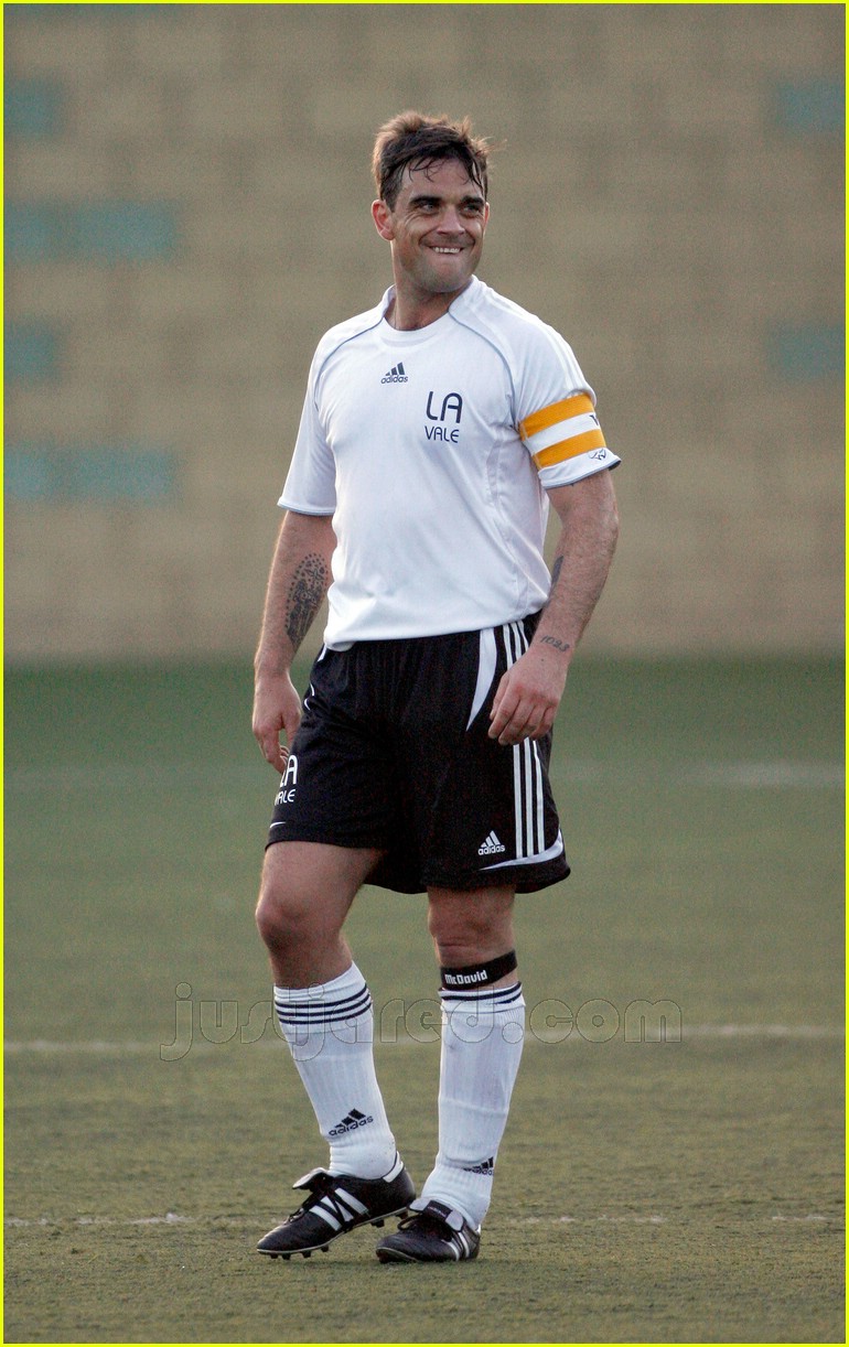 Robbie Williams' Sweaty Soccer Match: Photo 427901 | Photos | Just ...