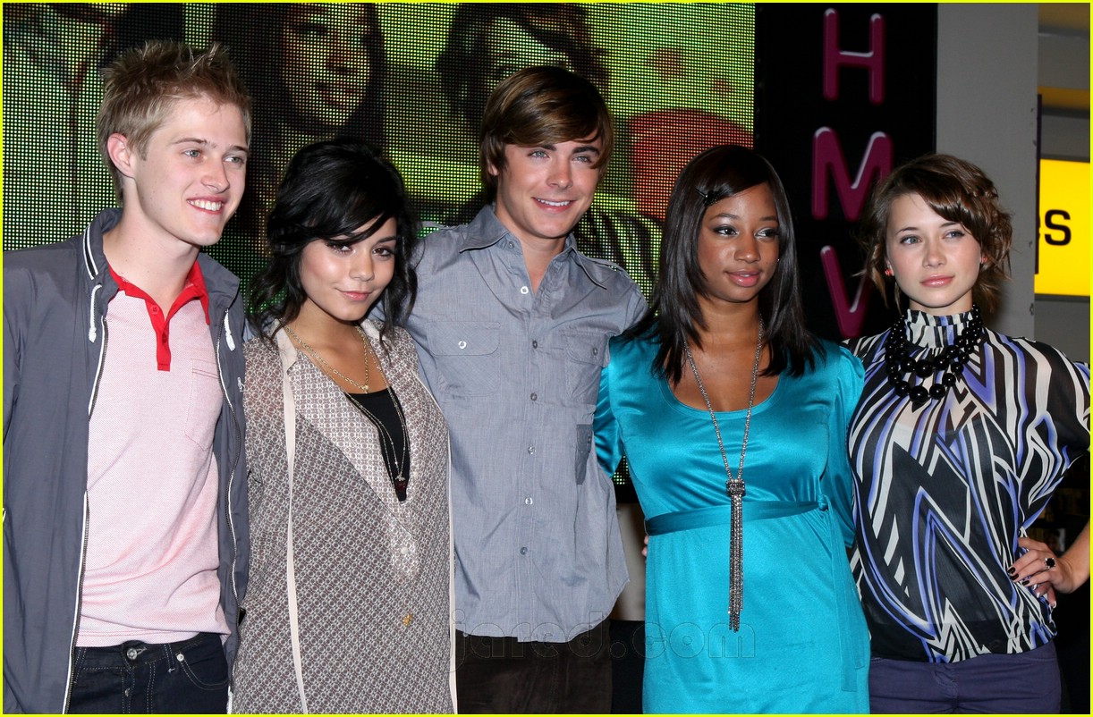 Zanessa @ HMV Oxford Street: Photo 549291 | Photos | Just Jared ...