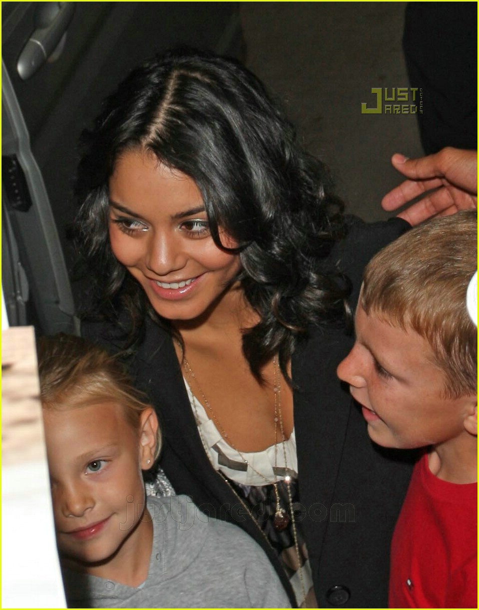 Zanessa: Loved-Up in London: Photo 549221 | Photos | Just Jared ...