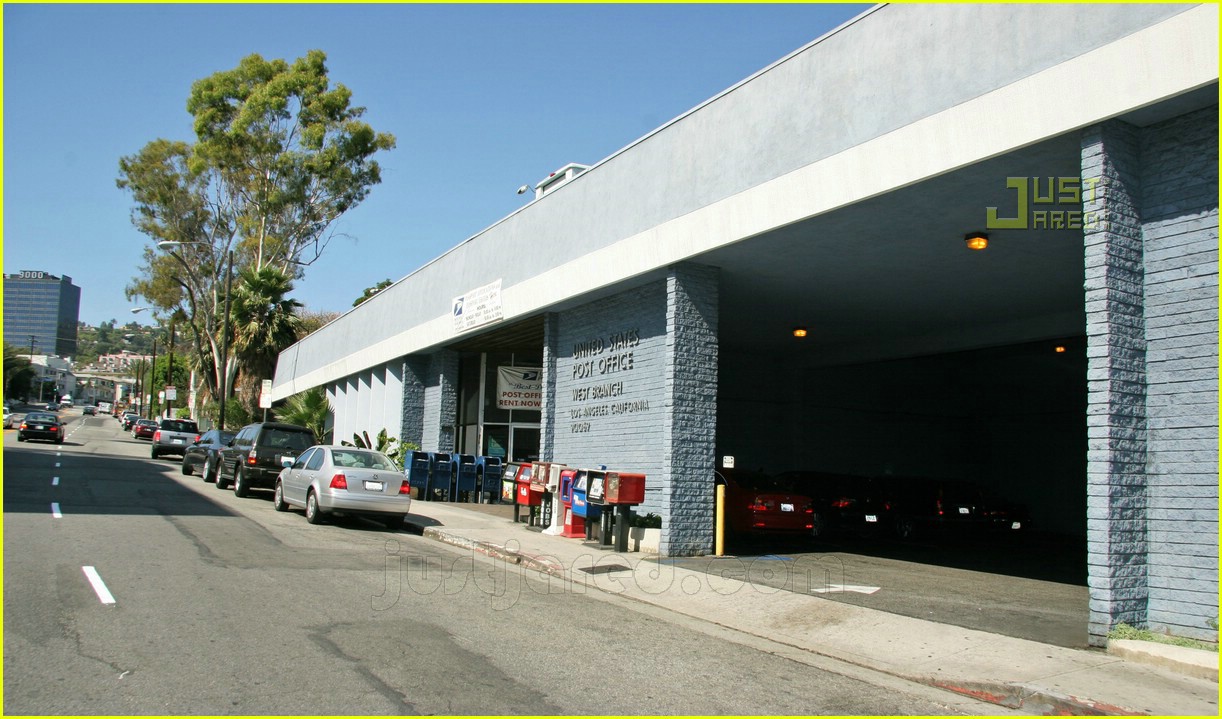 Panettiere Picks Up Puppy Chow: Photo 584721 | Photos | Just Jared ...