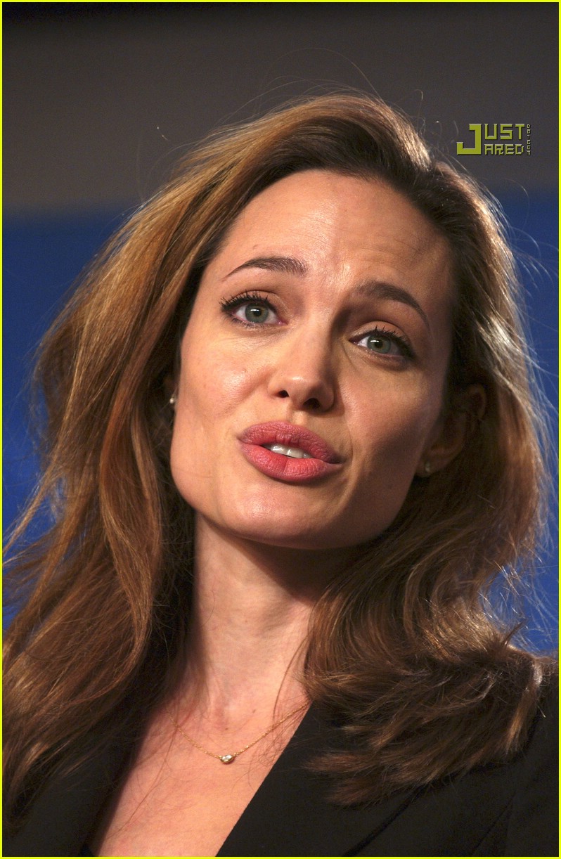 Angelina Jolie Crying @ Clinton Global Intiiative: Photo 616491 ...