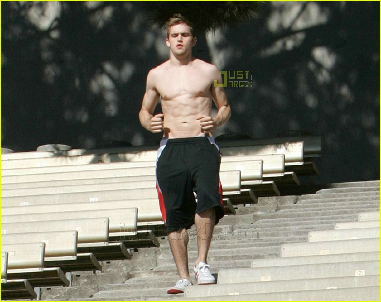 Neil Haskell is Shirtless: Photo 583841 | Photos | Just Jared ...