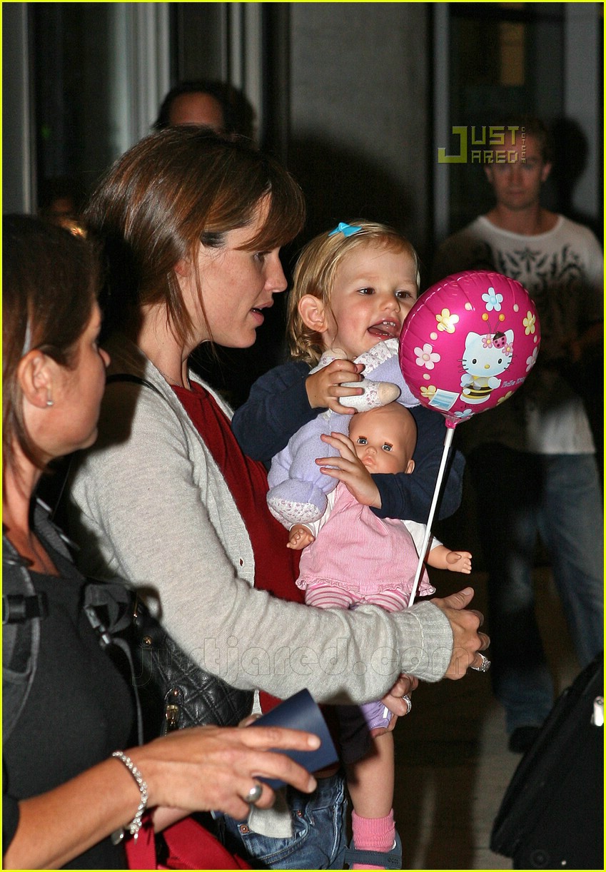 Photo: violet affleck balloon 06 | Photo 575201 | Just Jared ...
