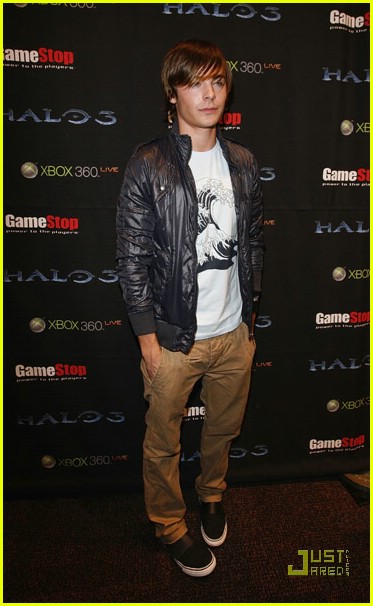 Zac Efron is a Video Game Master: Photo 610521 | Photos | Just Jared ...