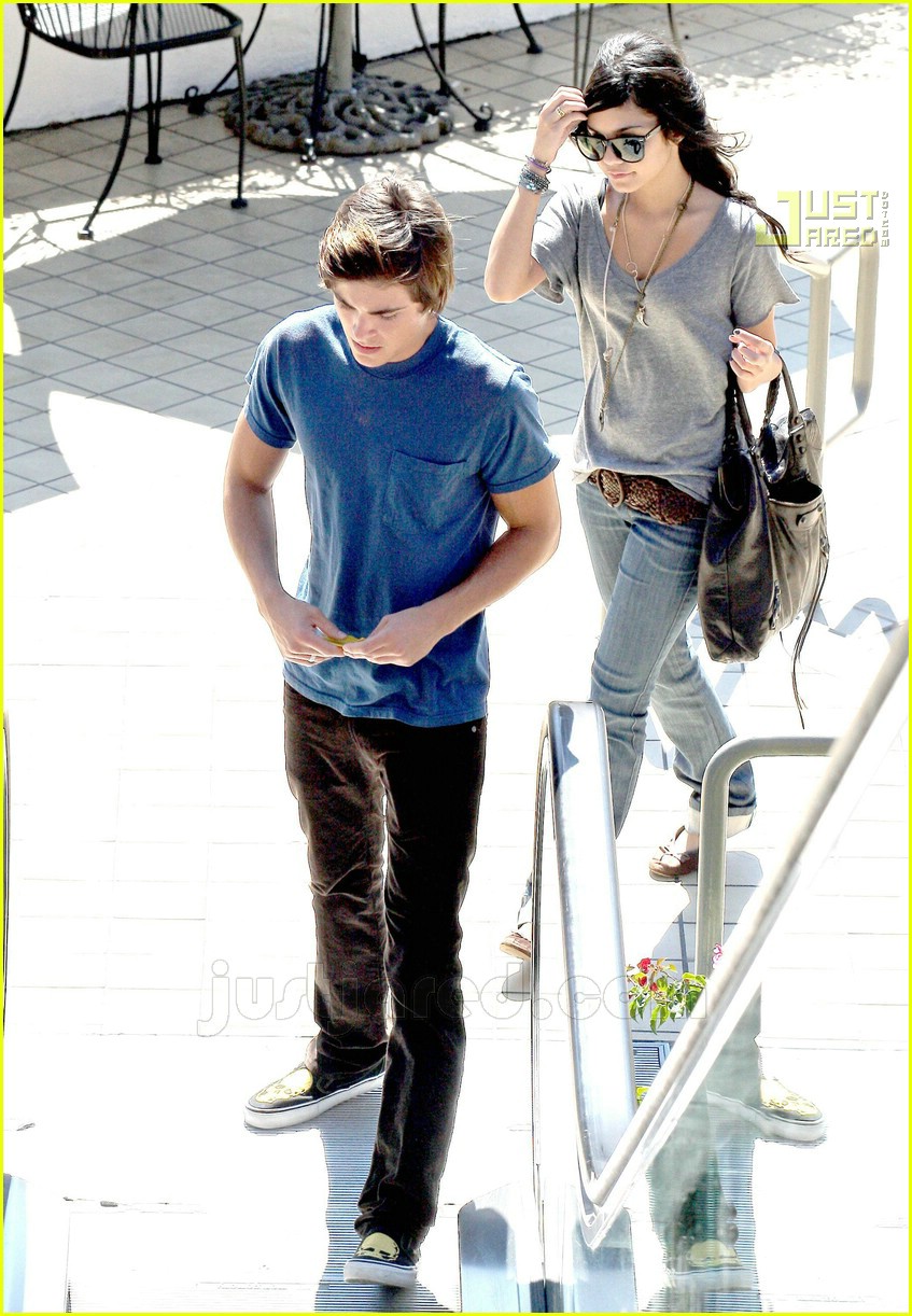 Zanessa: Pizza Pizza!: Photo 612671 | Photos | Just Jared: Celebrity ...