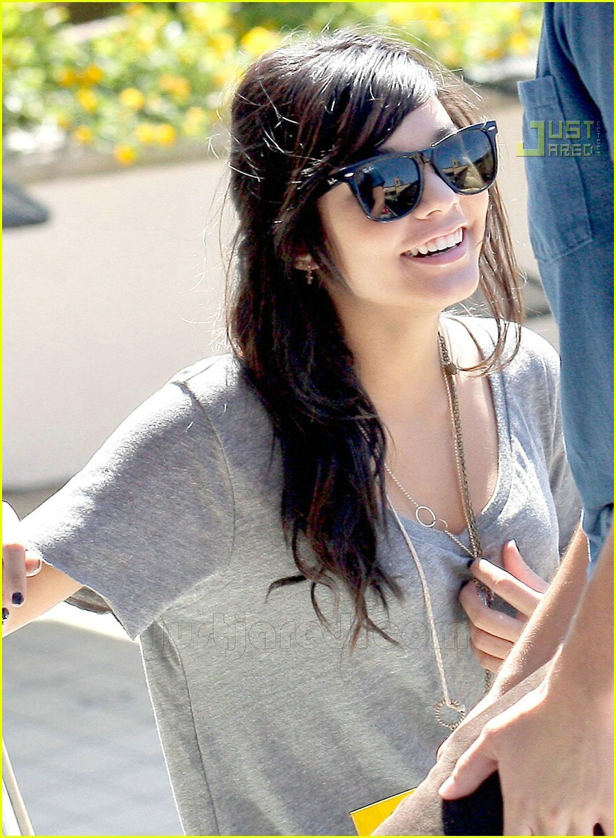 Zanessa: Pizza Pizza!: Photo 612711 | Photos | Just Jared: Celebrity ...