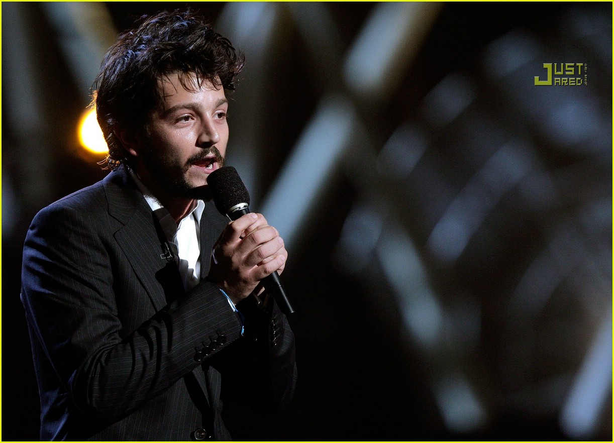 Diego Luna @ Los Premios 2007: Photo 668911 | Photos | Just Jared ...