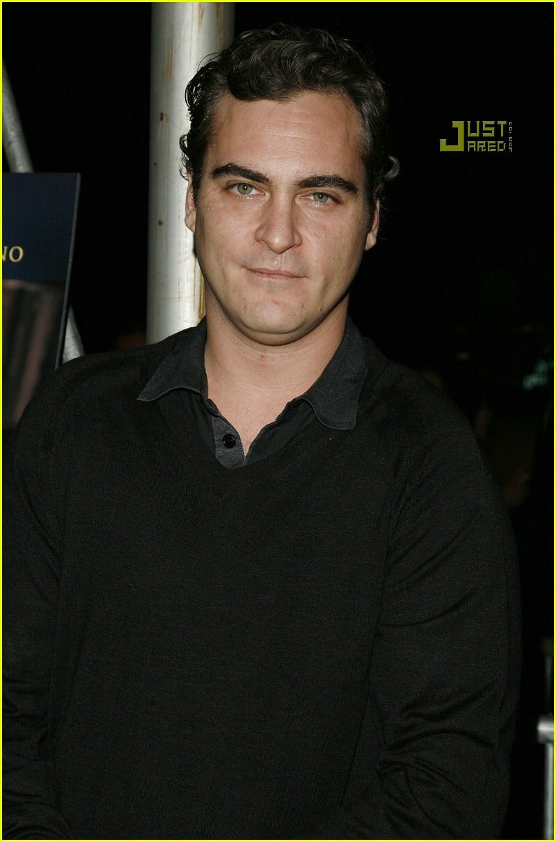 Joaquin Phoenix's Red Carpet Cigarette: Photo 636041 | Photos | Just ...