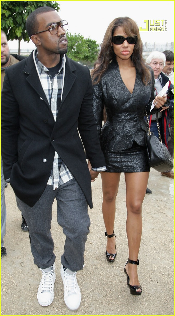 Kanye West Blogs and Blogs: Photo 624021 | Photos | Just Jared ...