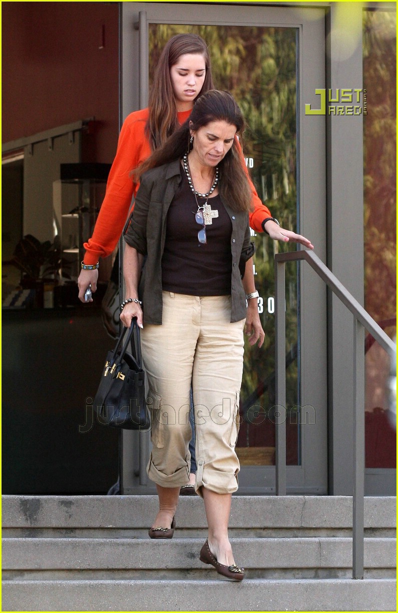 Maria Shriver Picks Her Teeth in Public: Photo 636301 | Photos | Just ...