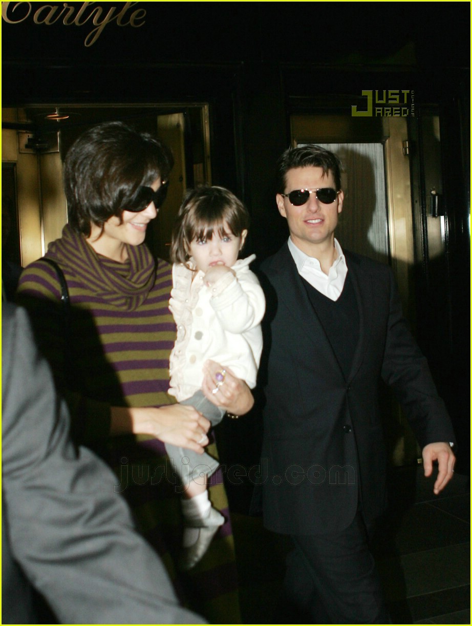 Suri Cruise: Eyes Wide Shut: Photo 671061 | Photos | Just Jared ...