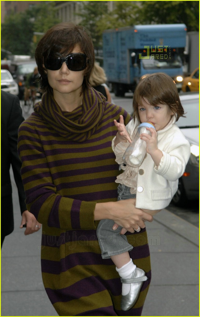 Suri Cruise: Eyes Wide Shut: Photo 671121 | Photos | Just Jared ...