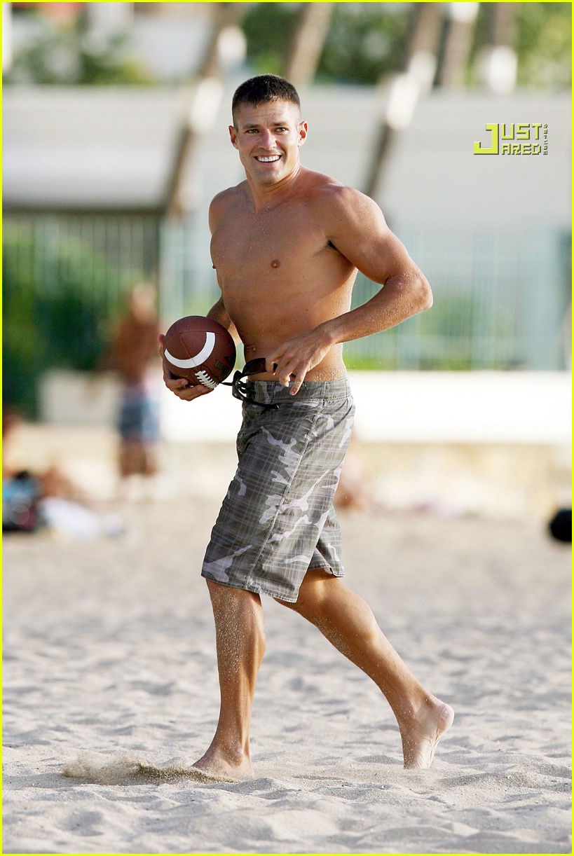 Andy Baldwin is a Football Fanatic: Photo 756041 | Photos | Just Jared ...