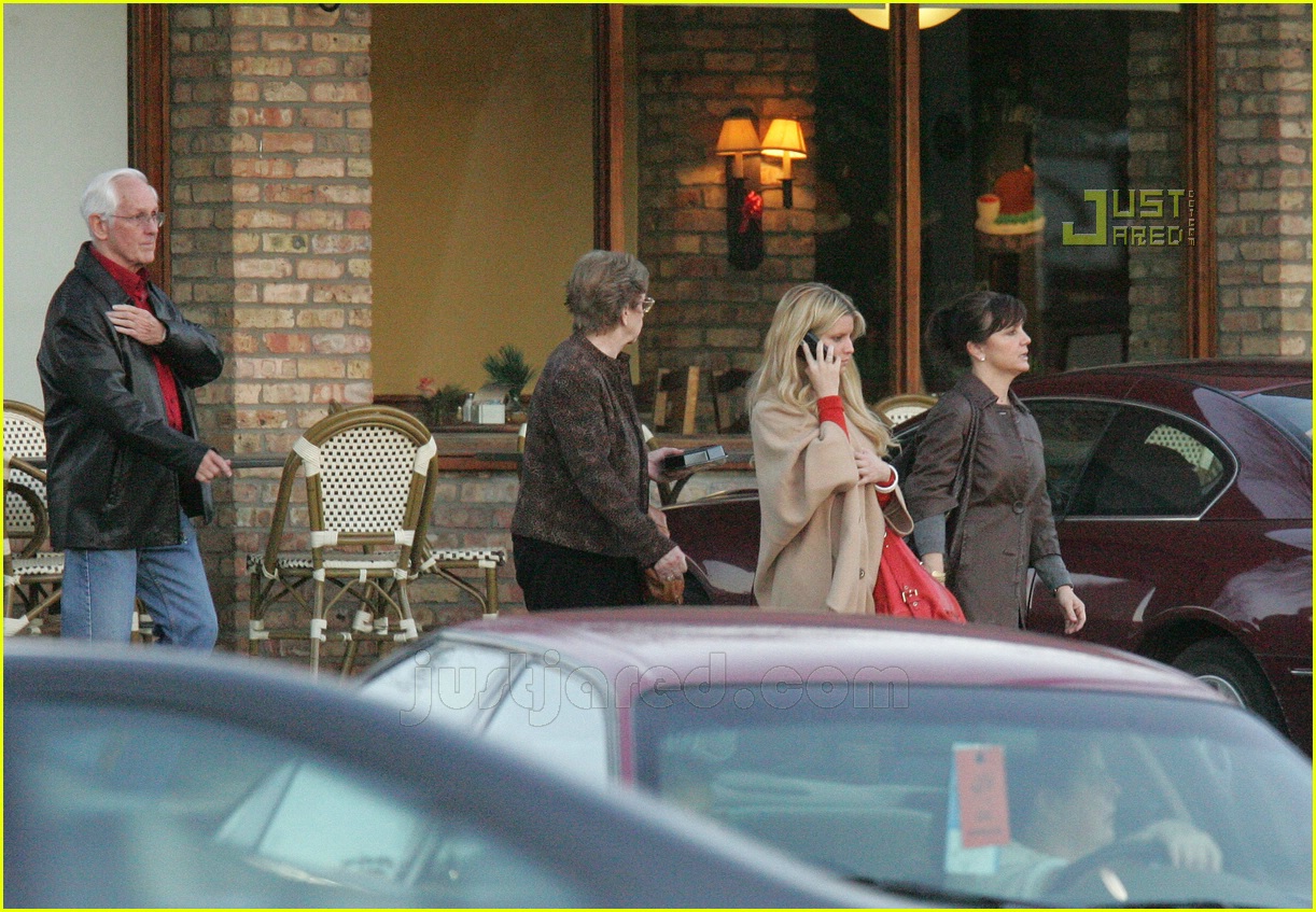 Jessica Simpson Lays Low: Photo 812611 | Photos | Just Jared: Celebrity ...