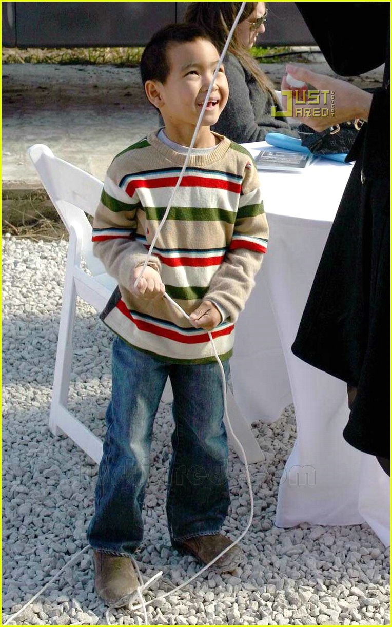 Angelina & Maddox Rub Noses: Photo 781911 | Photos | Just Jared ...