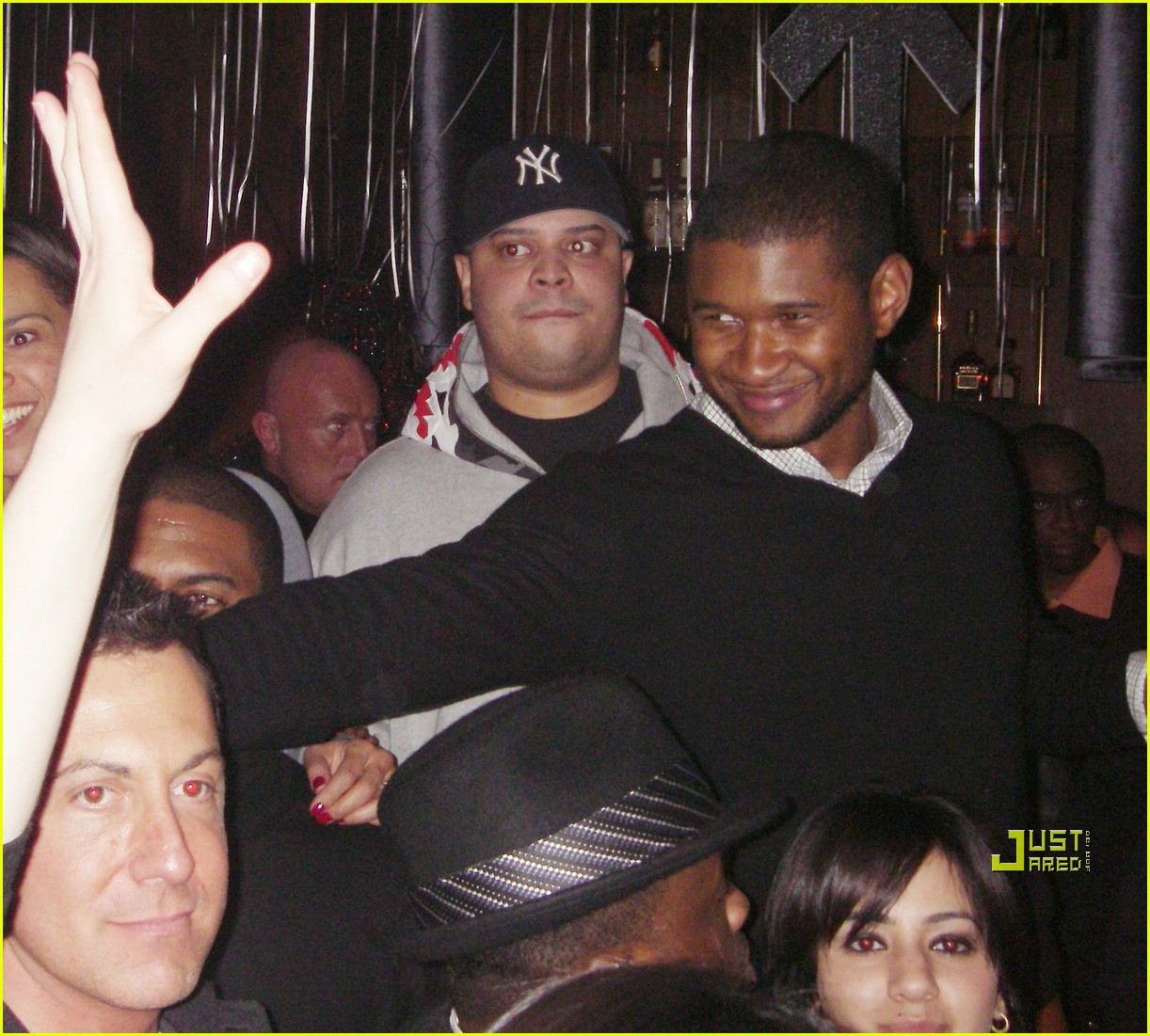 Joshua Jackson Chaces Usher: Photo 803431 | Photos | Just Jared: Celebrity News and Gossip ...
