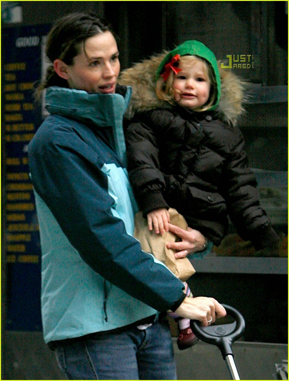 Violet Affleck is a Bagel Baby: Photo 818211 | Photos | Just Jared ...