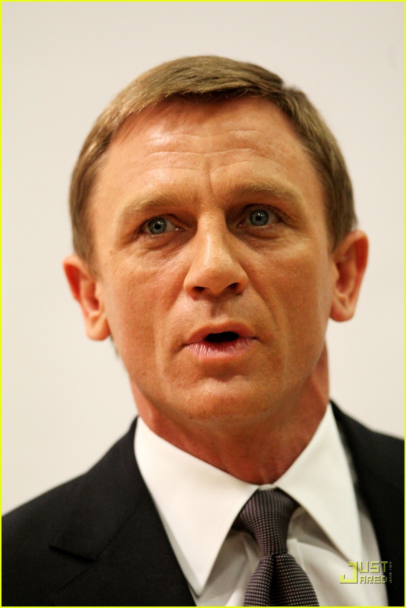 Daniel Craig Seeks His 'Quantum of Solace': Photo 879841 | Photos ...