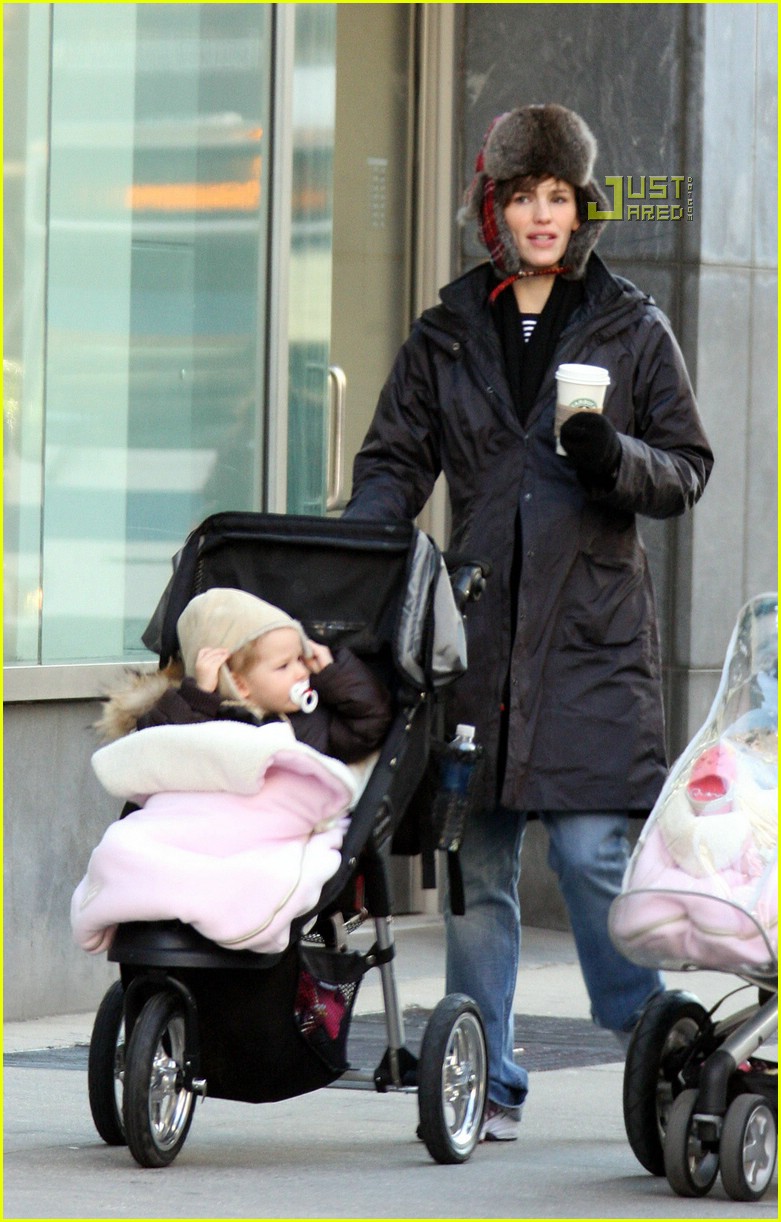 Jennifer Garner: Meshanka? Ushanka!: Photo 831561 | Photos | Just Jared ...