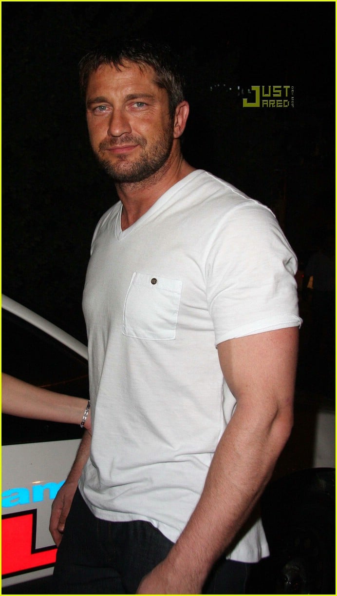 Gerard Butler's Middle Finger Salute: Photo 827601 | Photos | Just ...