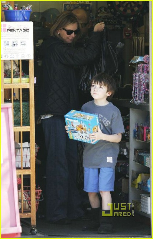 Photo: calista flockhart toy store 34 | Photo 902381 | Just Jared ...