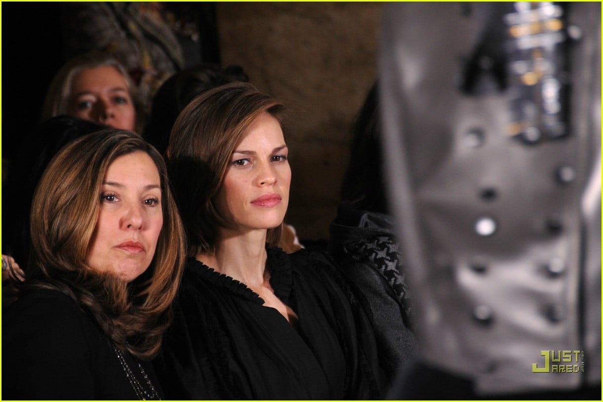 Hilary Swank @ NY Fashion Week: Photo 906281 | Hilary Swank Photos ...