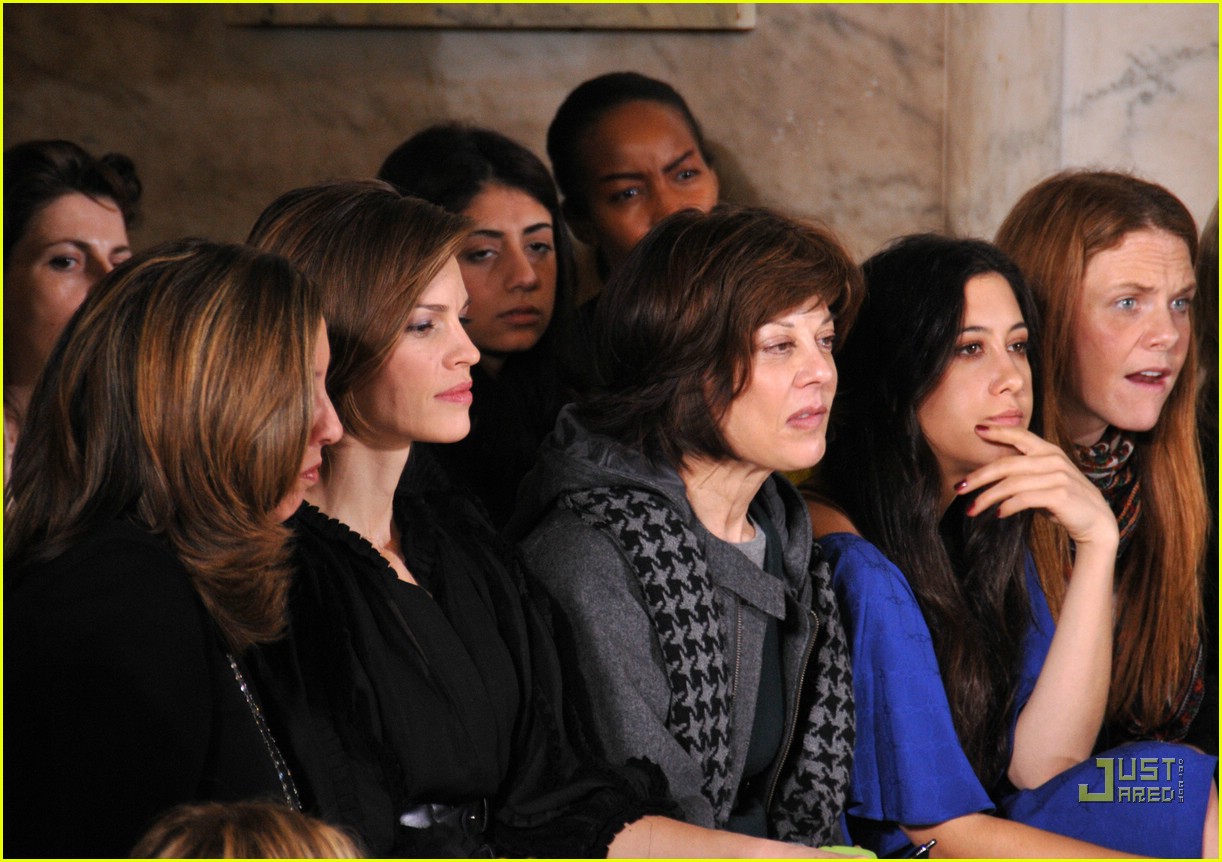 Hilary Swank @ NY Fashion Week: Photo 906311 | Hilary Swank Photos ...