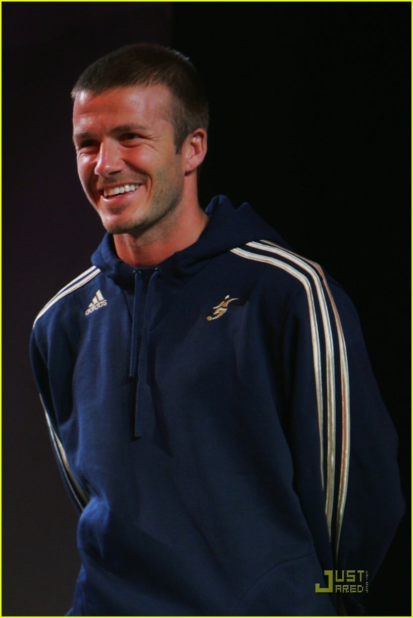 David Beckham: V For Victory!: Photo 970371 | Photos | Just Jared ...
