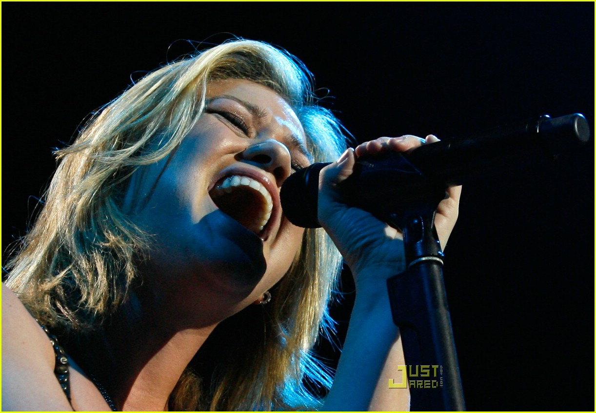 Kelly Clarkson is Super in Sydney: Photo 977651 | Kelly Clarkson, Mandy ...