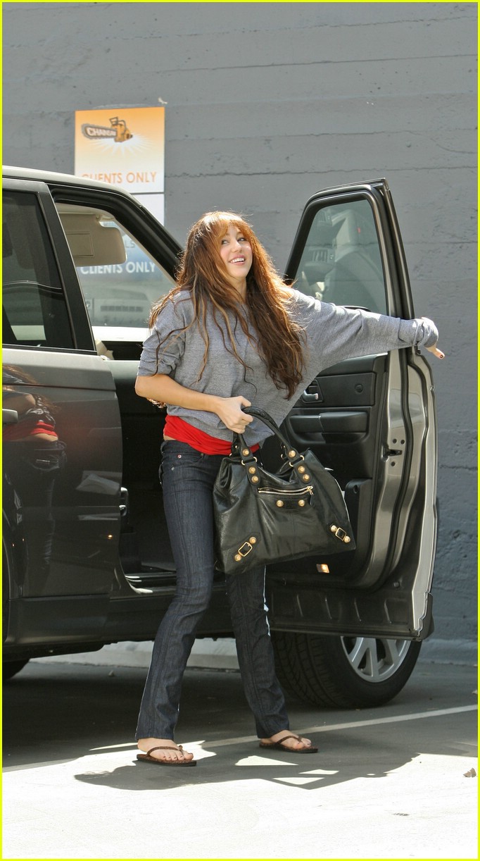 Miley Cyrus Levels Her Coffee Beans: Photo 1035931 | Photos | Just ...