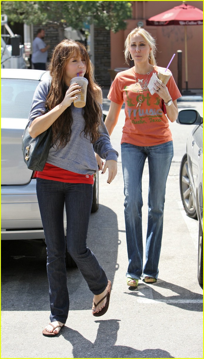 Miley Cyrus Levels Her Coffee Beans: Photo 1036011 | Photos | Just ...