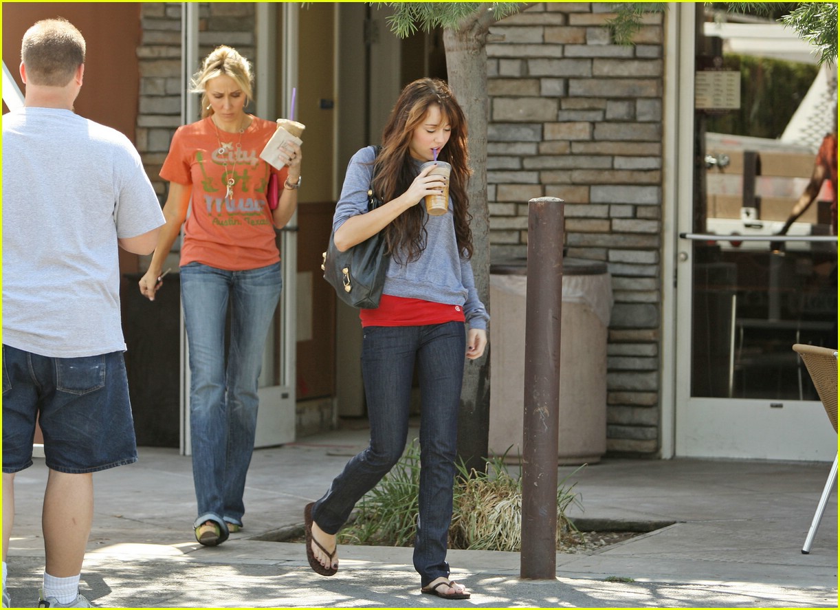 Miley Cyrus Levels Her Coffee Beans: Photo 1036071 | Photos | Just ...