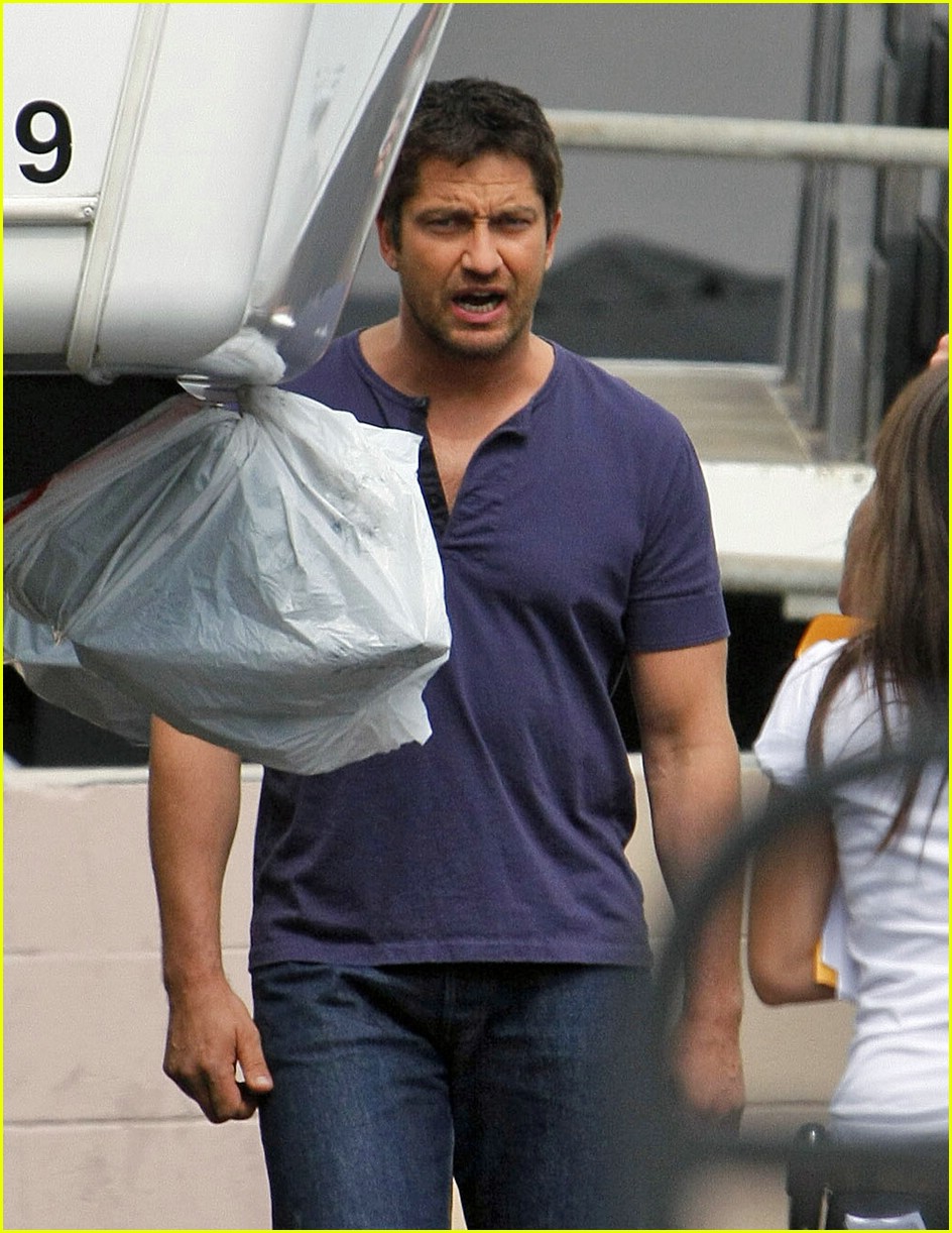 Photo: gerard butler ugly truth 08 | Photo 1079151 | Just Jared ...