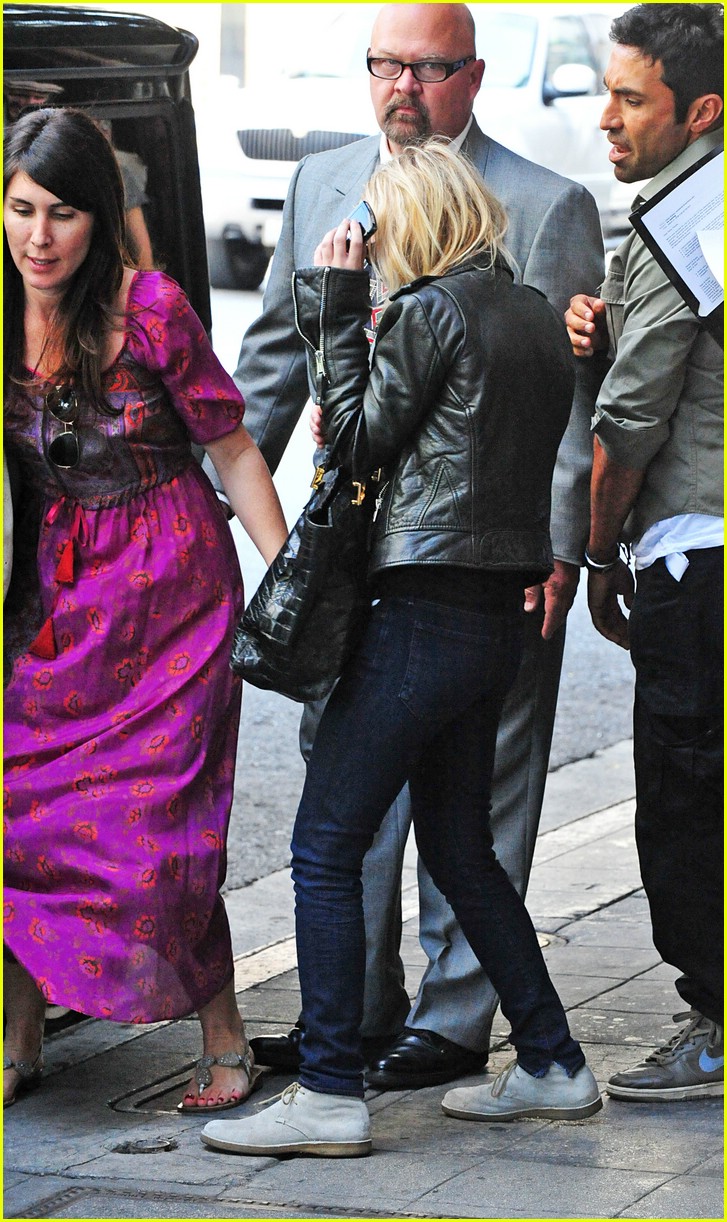 Ashley Olsen... SMILING!: Photo 1045981 | Photos | Just Jared ...