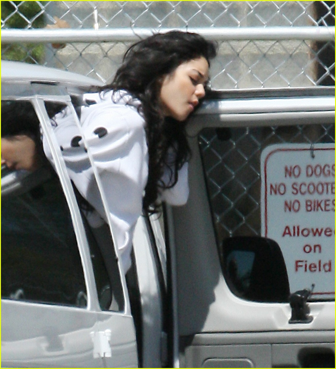 Zanessa's Saturday Sing-a-long: Photo 1093631 | Photos | Just Jared ...