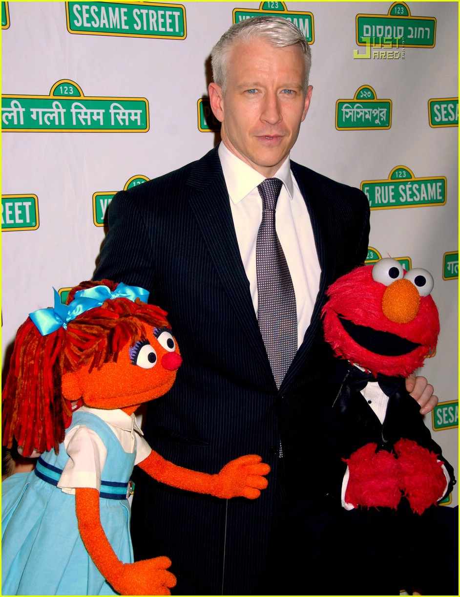 Anderson Cooper: Tickle Me, Elmo!: Photo 1168051 | Photos | Just Jared ...